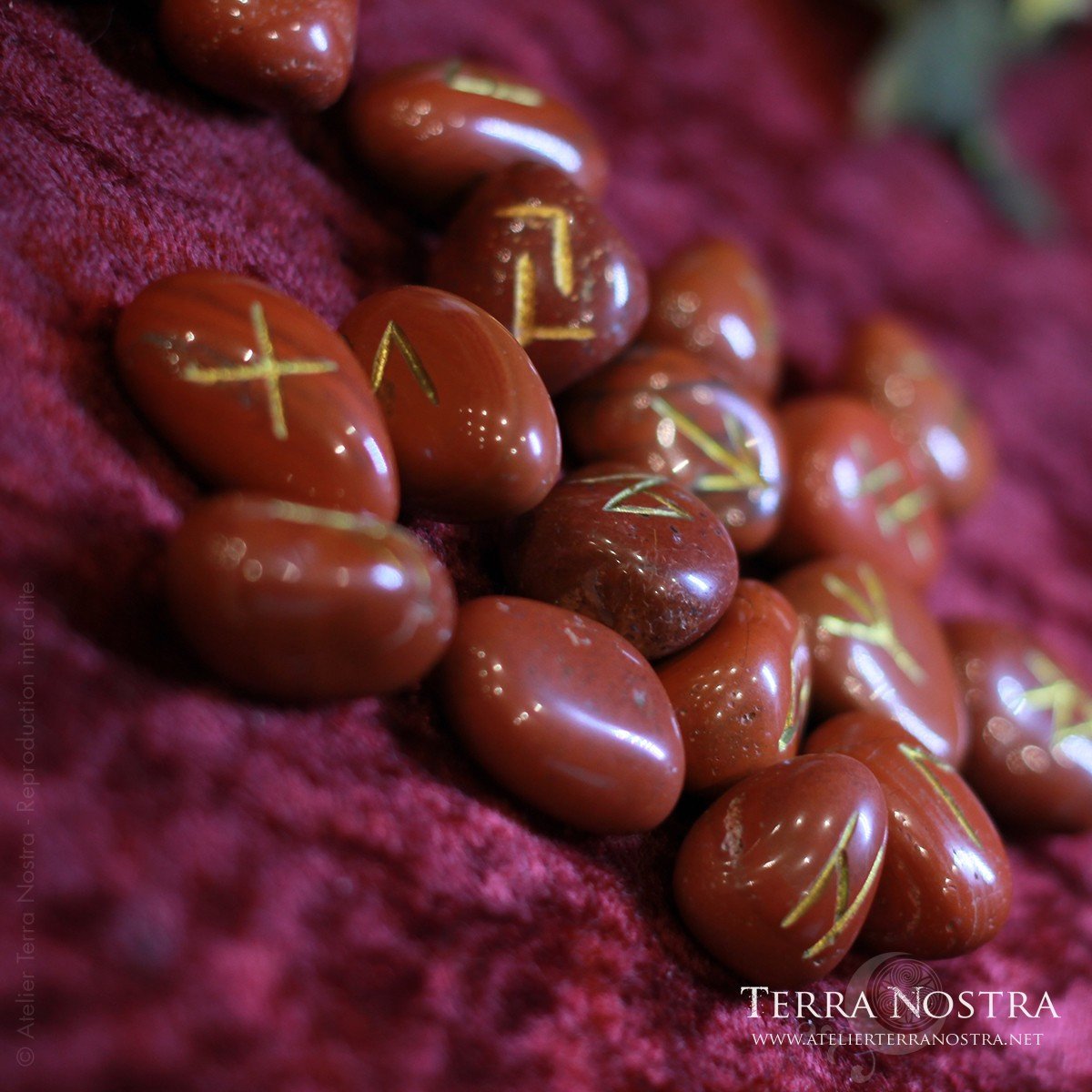 Set de 25 Runes en bois gravées